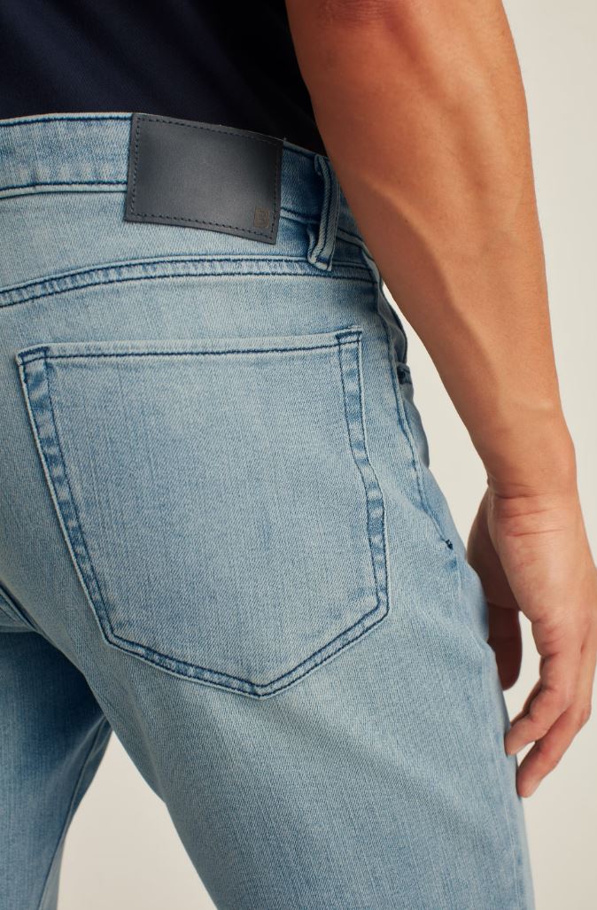 8 Best Jeans for Men with No Butt (2022) - Sharp Confident Man